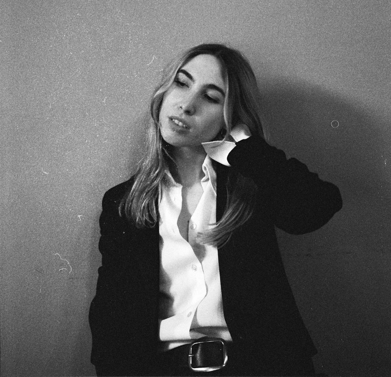 Julia Bardo dazzles on melancholic yet quietly optimistic debut single ...