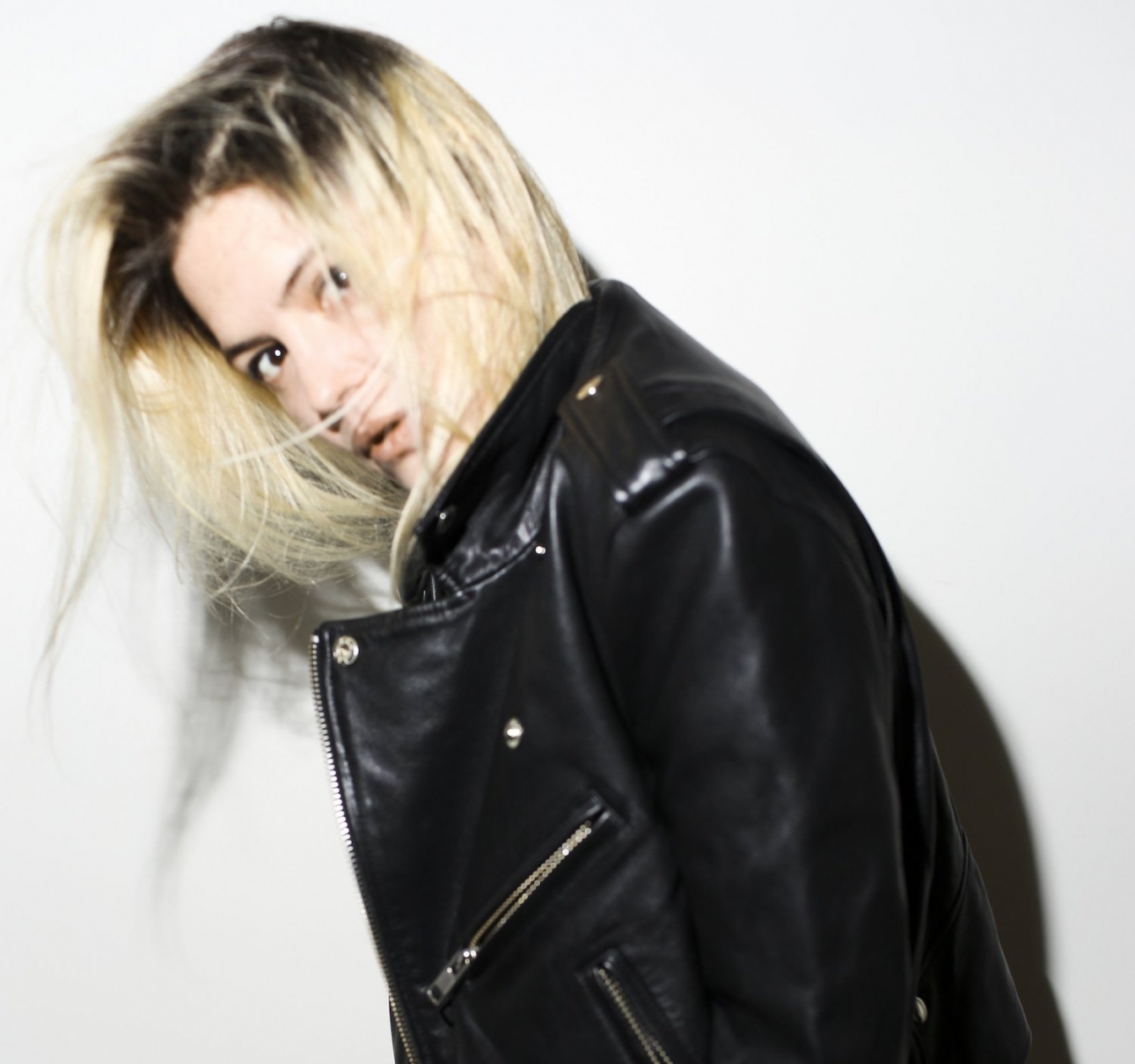 Alison Mosshart announces solo spoken word album with lead piece ...