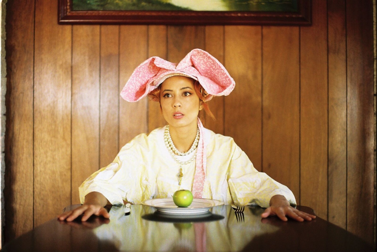 Intriguing alt-pop artist Chela segues from insecurity to hope in her ...