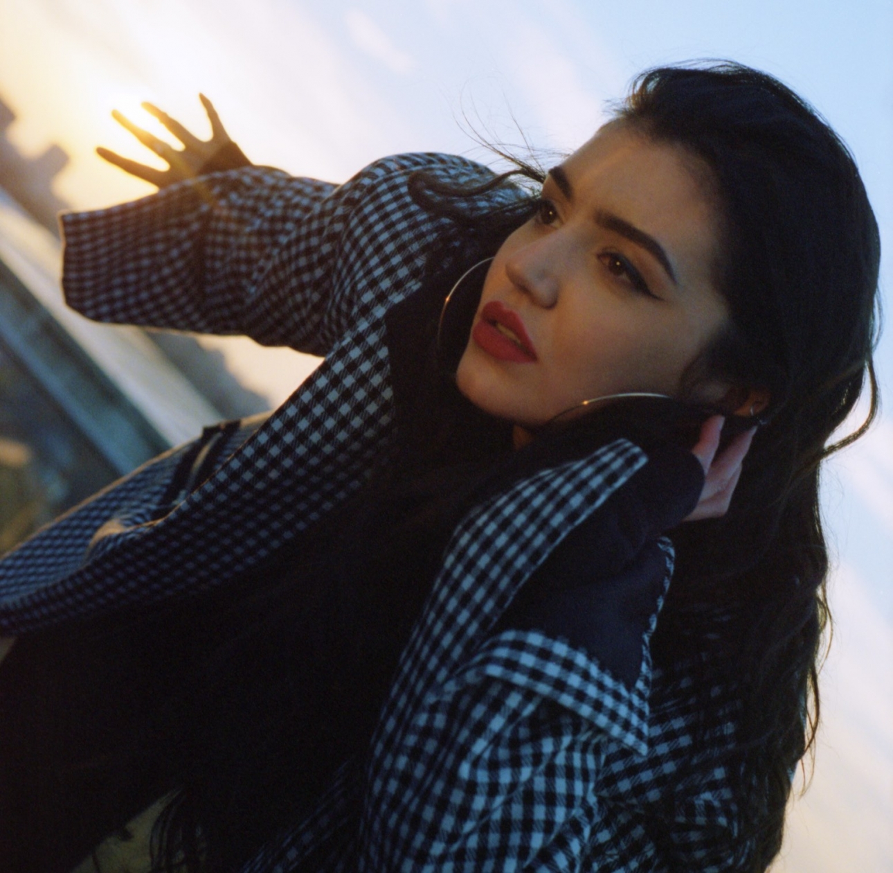 Breakout singer-songwriter GRACEY releases evocative debut solo single ...