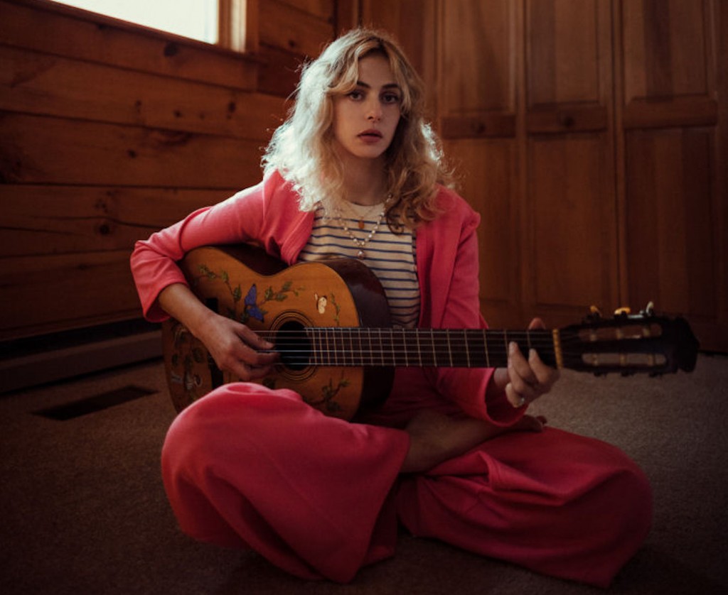 Hannah Cohen shares dreamy new track “Wasting My Time”