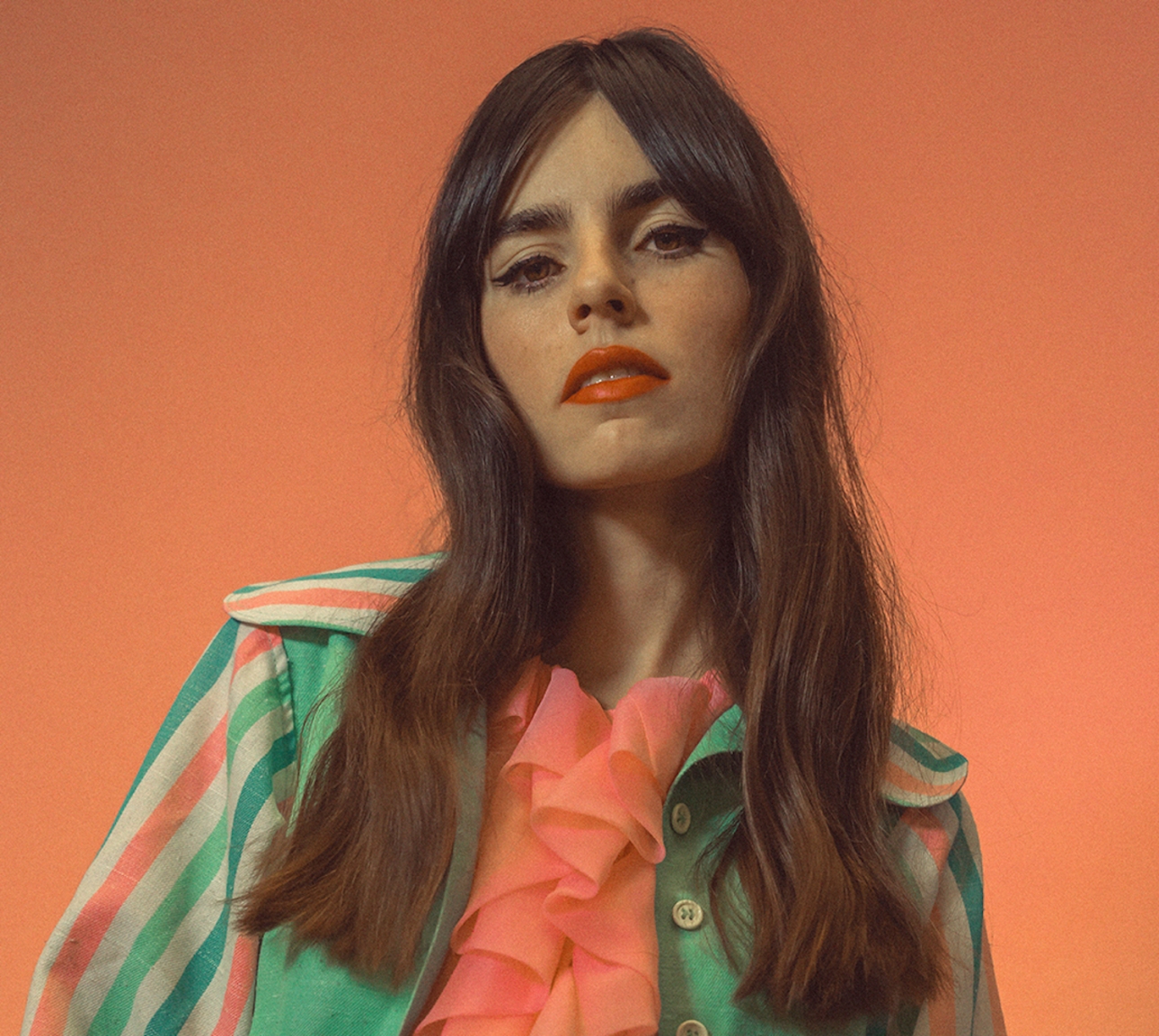 Hazel English unveils first new single in two years “Shaking”