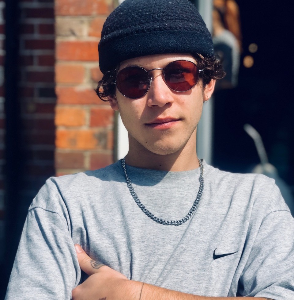 Isaac Waddington beckons on the sun with infectious new track “Doing Wrong”