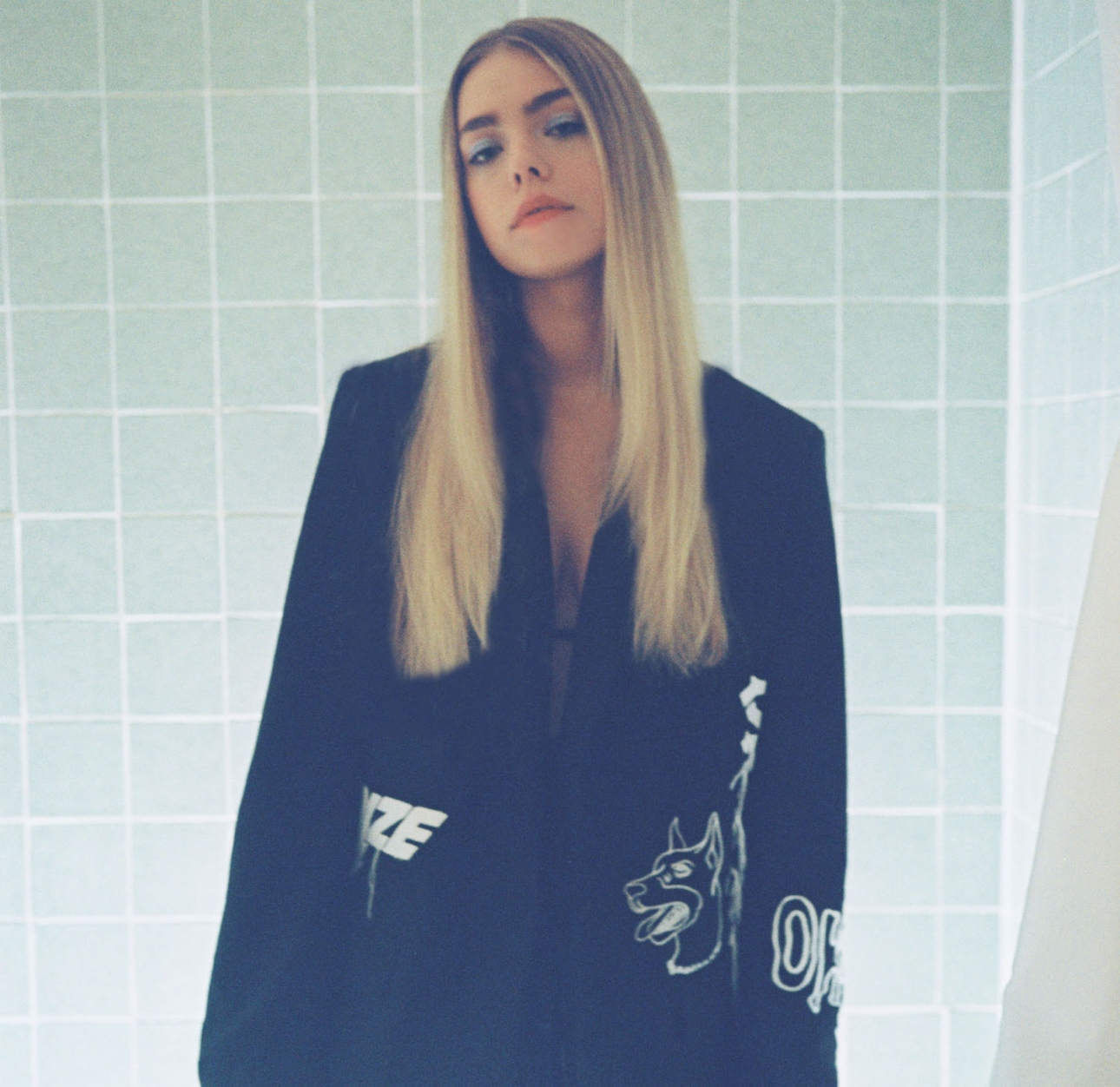 L Devine provides pristine pop on glowing new offering “Nervous”