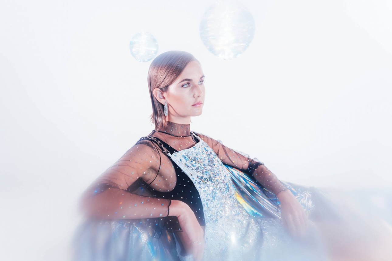 Belgian up-and-comer Le Manou delves into glossy electro-pop territory ...