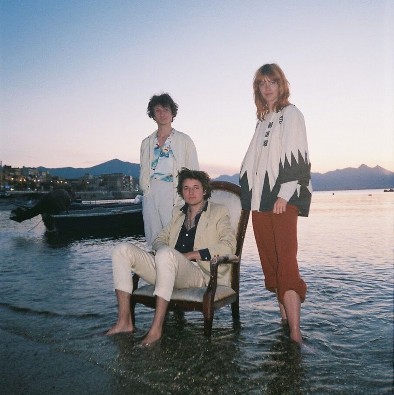 French trio Oracle Sisters return with "Spotlight", a noirish ode to ...