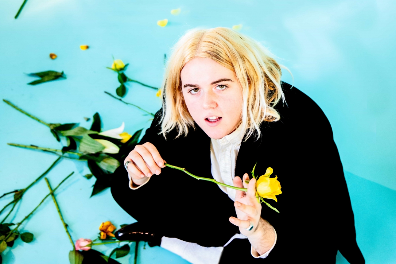 Dirty Hit signee Oscar Lang taps into a new riotous bedroom-pop sound ...