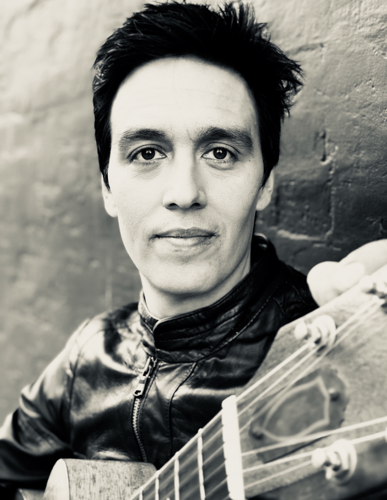 Simon Lynge delivers crisp winter charm on compassionate new track ...