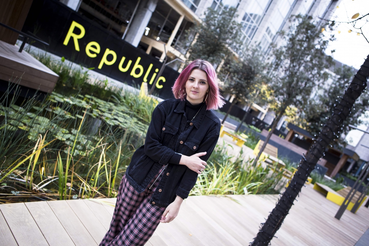 Watch Best Fit one to watch Emily Burns live in session