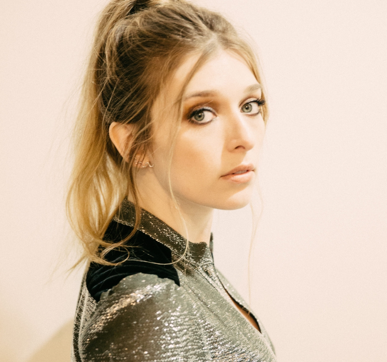 VÉRITÉ talks Somewhere In Between, being the boss, and her dark video ...