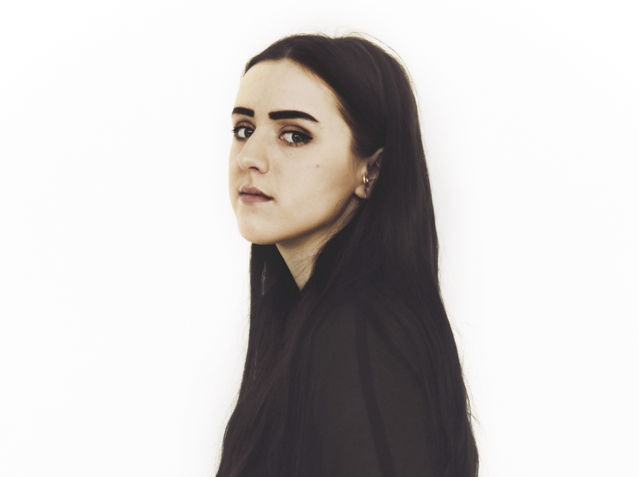 Sweden’s Adna rains “Beautiful Hell” on our hearts with her new single ...