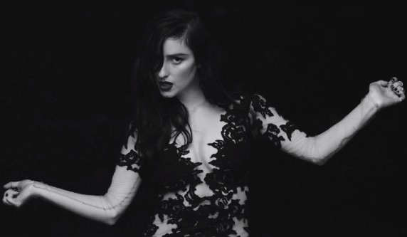BANKS unveils video for “Beggin For Thread”