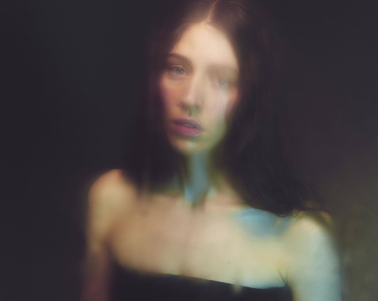 Caroline Polachek unveils “The Gate (Extended Mix)” to celebrate one ...