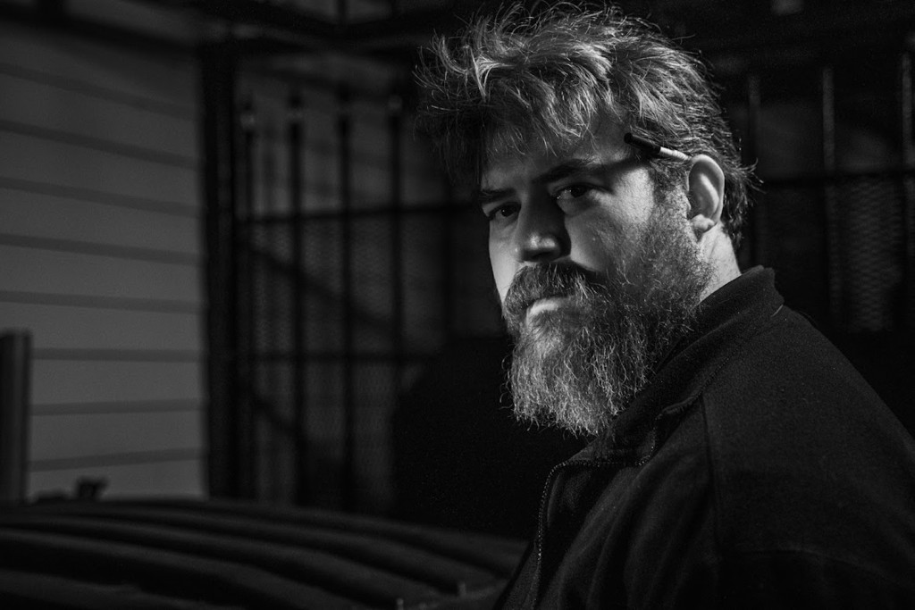 Daniel Knox unveils new slow-burner “Room Key”