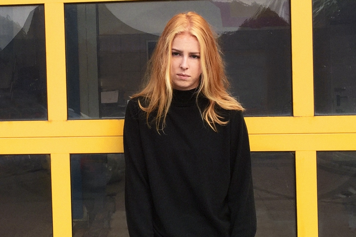 Fenne Lily shares velvety ballad “Three Oh Nine”, her first full-band track