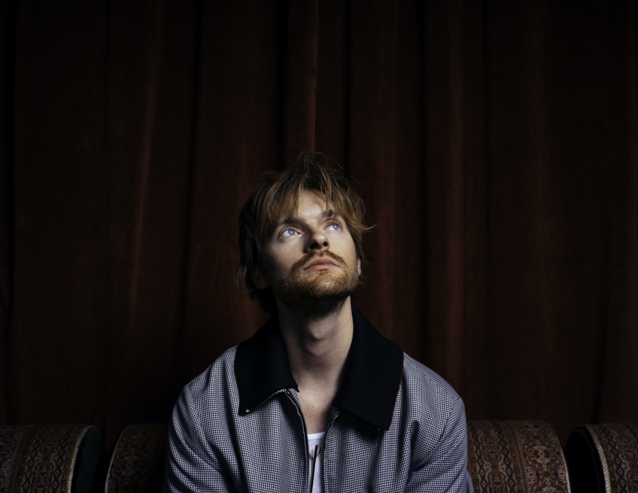 Finneas unveils new track “The 90s”