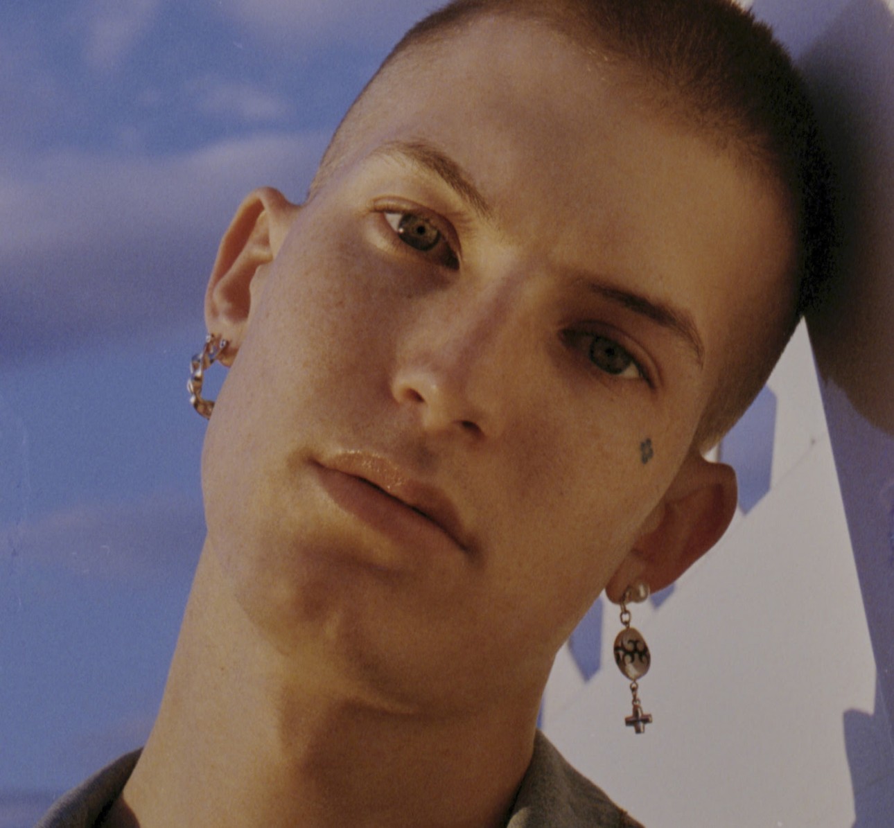 Gus Dapperton announces second album with lead cut “Post Humorous”