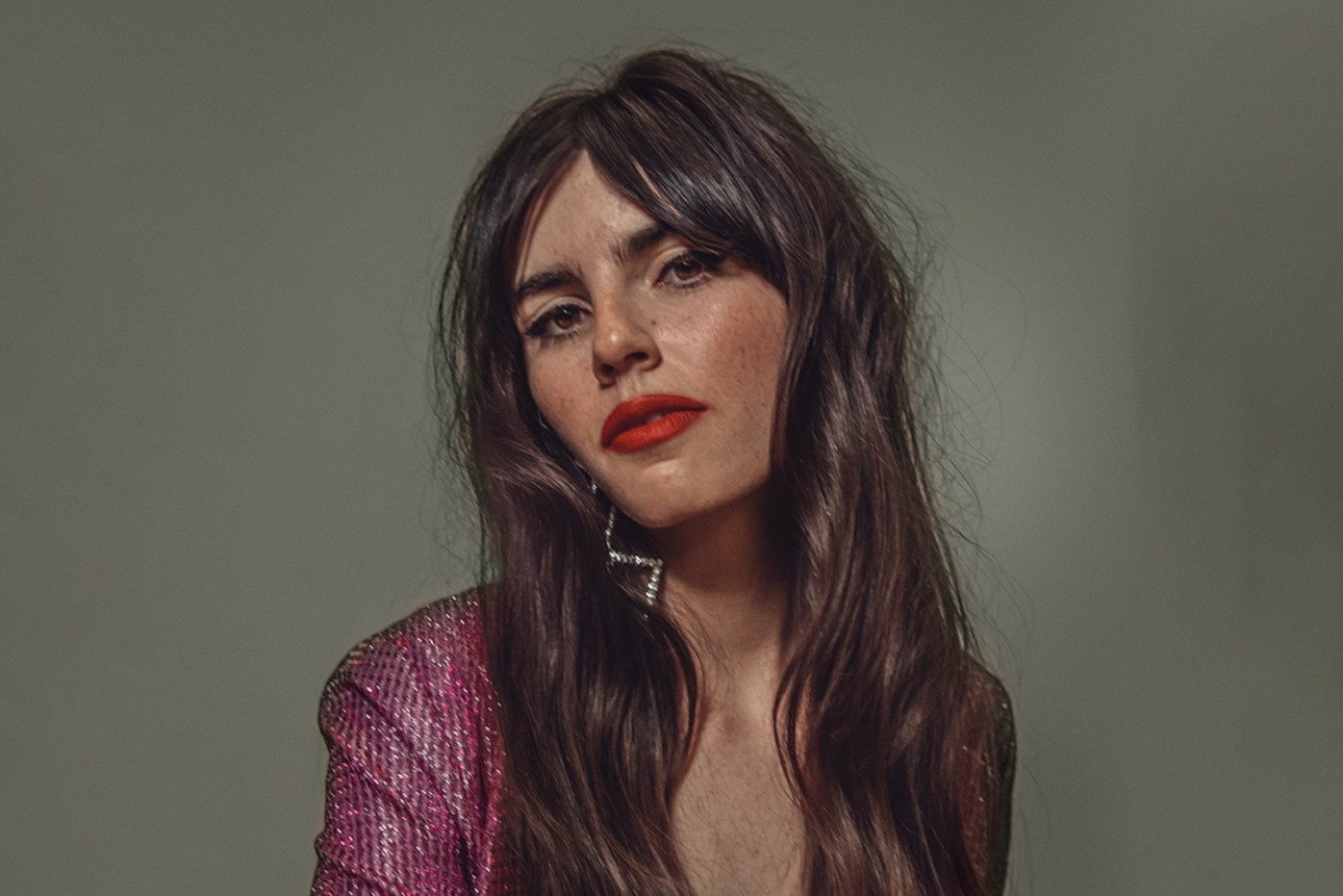 Hazel English announces debut record with dreamy lead track “Off My Mind”