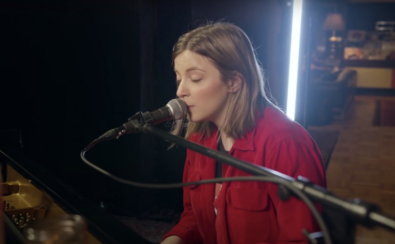 Jade Bird shares clip of her discussing second album