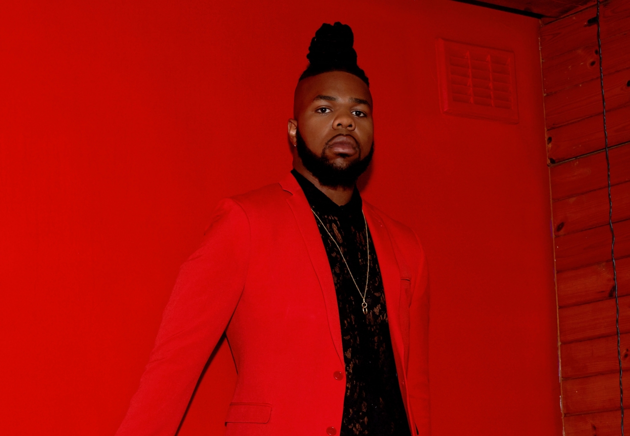 MNEK unveils swooning R&B single “Paradise”