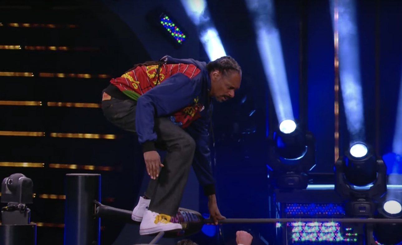 Snoop Dogg performs frog splash move during cameo on AEW Dynamite