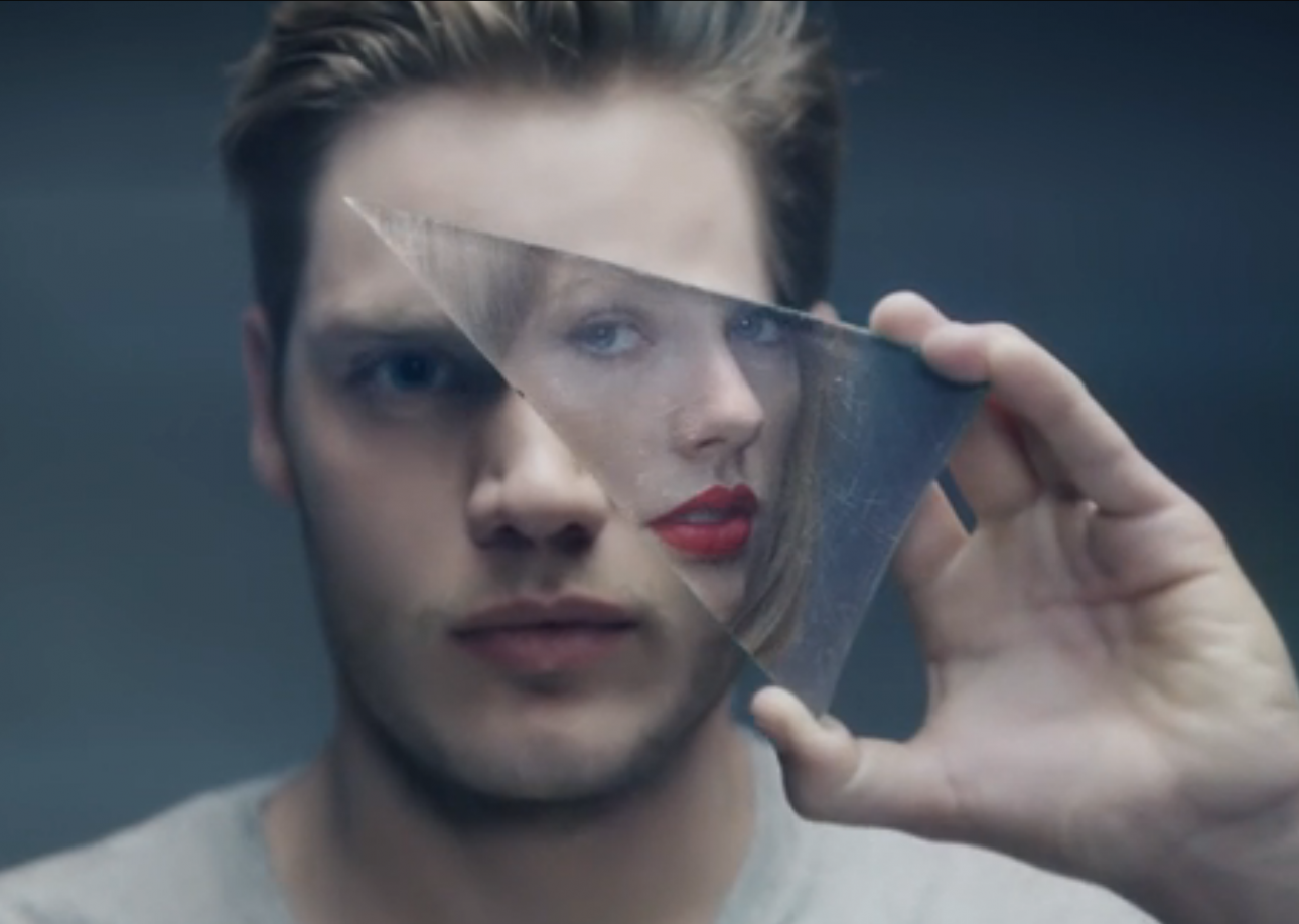 Taylor Swift unveils “Style” music video