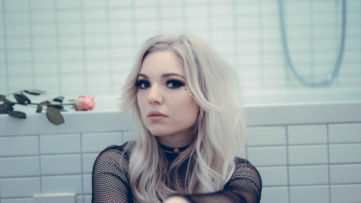 “Suck At Love” is the vibrant new single from Violet Days - and it far ...