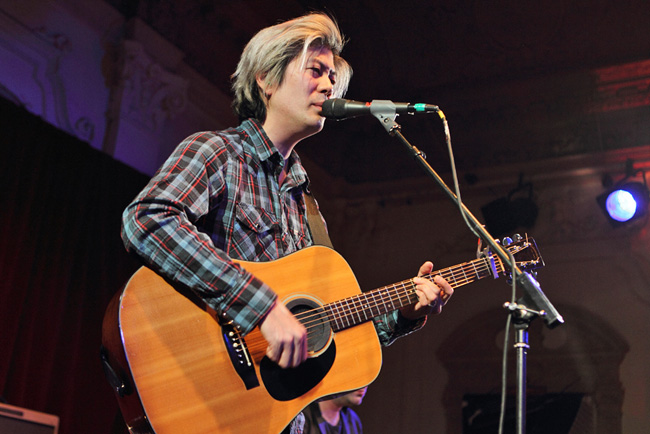 Terrific captures of James Iha at Bush Hall