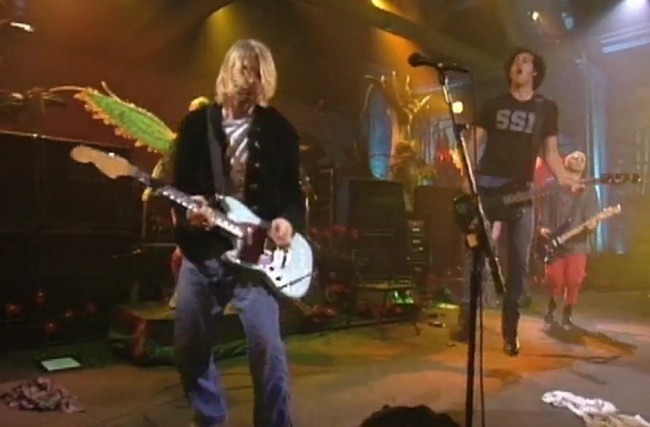Watch Nirvana perform 'Scentless Apprentice' live from In Utero reissue ...