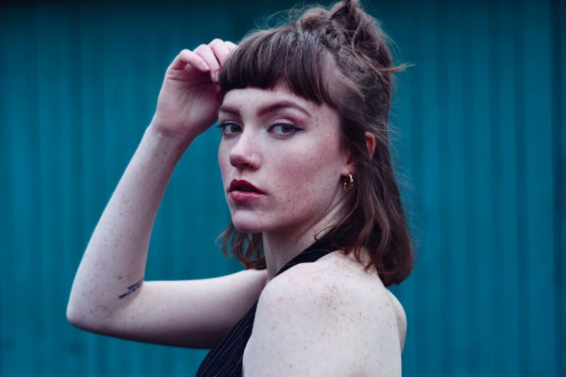 Chlöe Howl airs “Do It Alone”, a track about never wanting to be ‘the ...