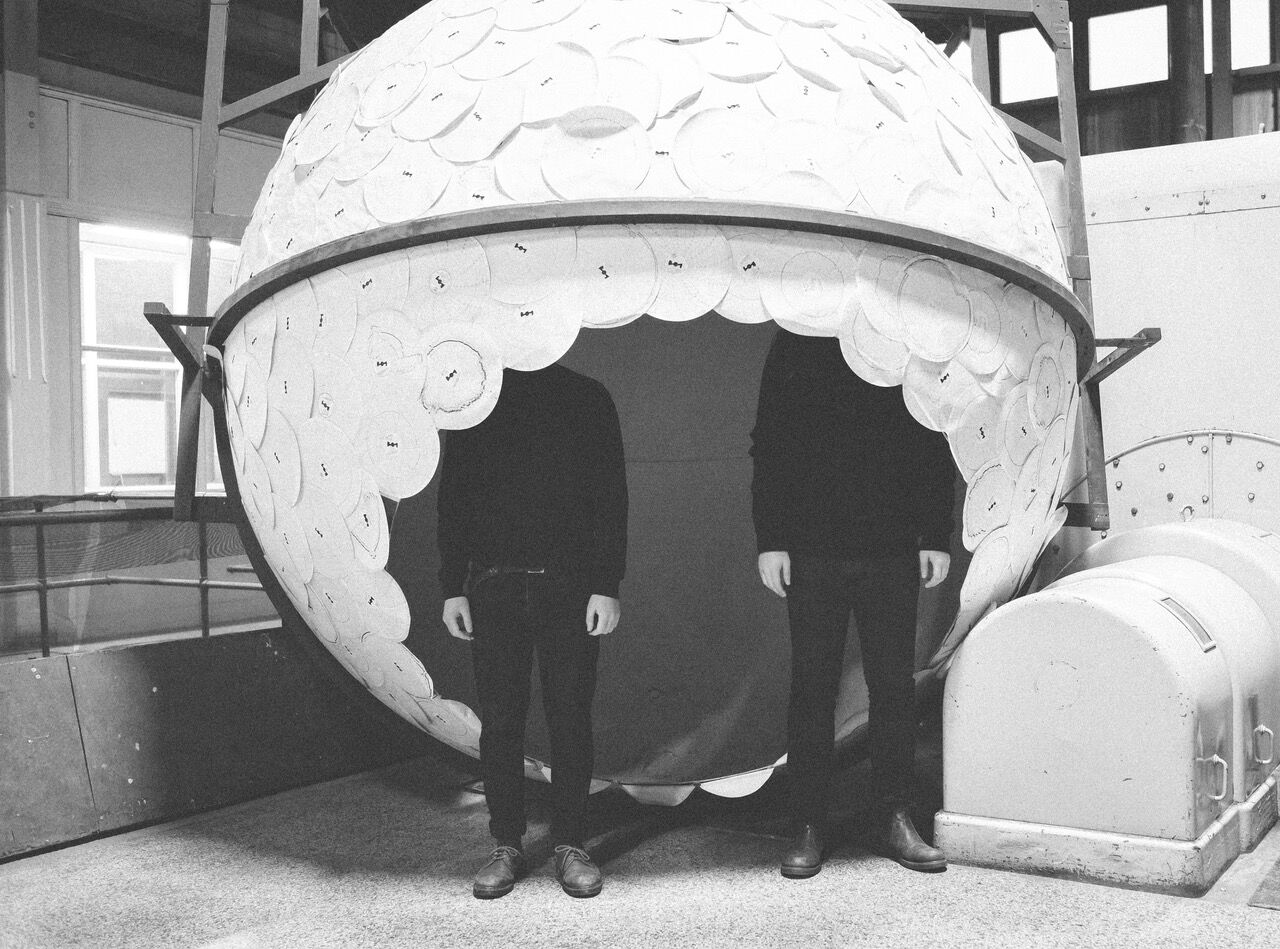 Icelandic duo Hugar enlist Arnór Dan for stirring new single “Waves”