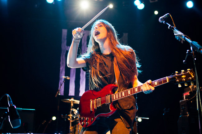 Watch HAIM perform 'Falling' live at Glastonbury 2013 | The Line of ...