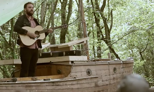 Frightened Rabbit perform the The Modern Leper on a pirate ship | The ...